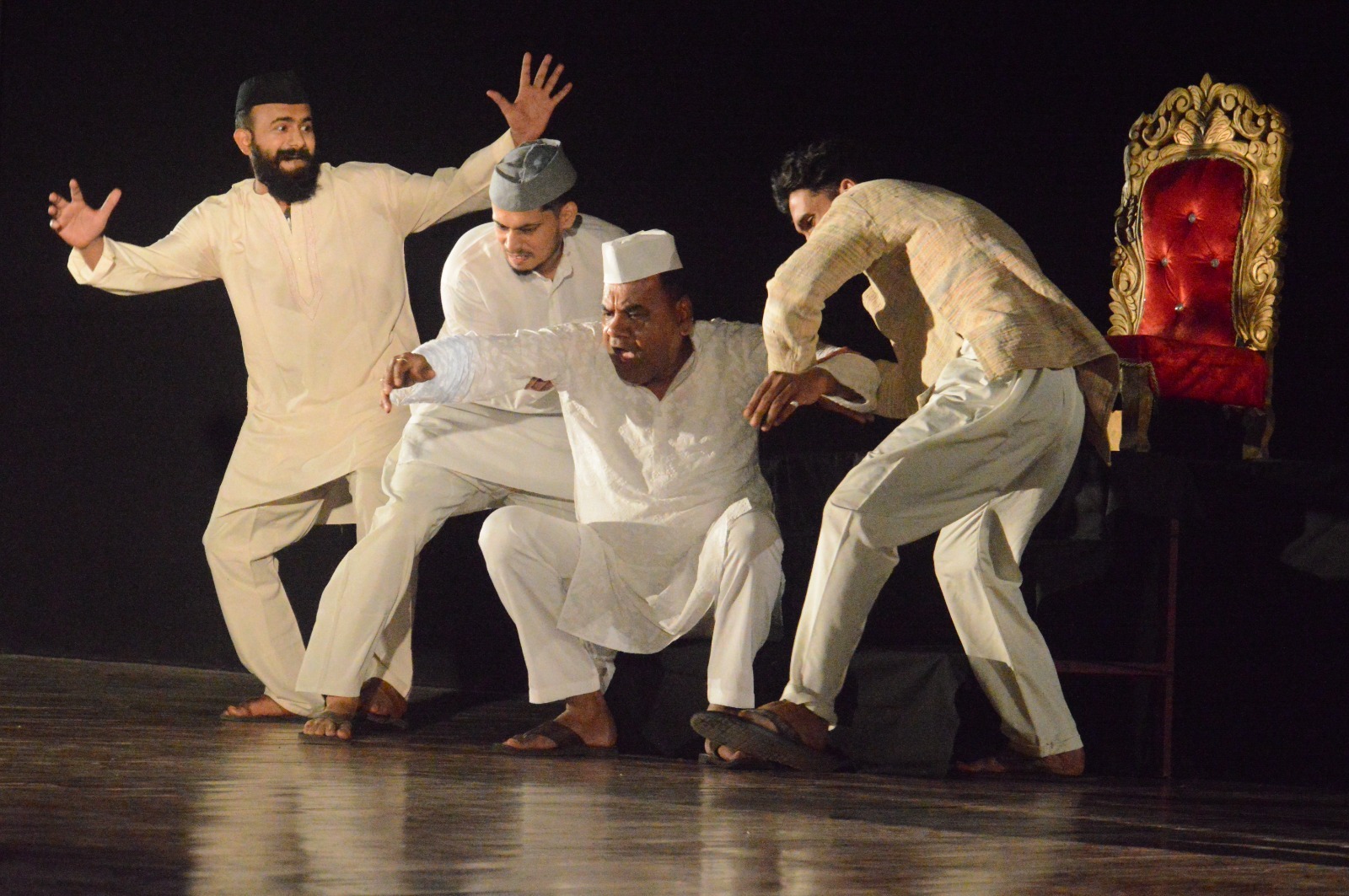 रंगमंच समारोह : नाटक ‘सिंहासन खली है’ का मंचन – Janaagaj